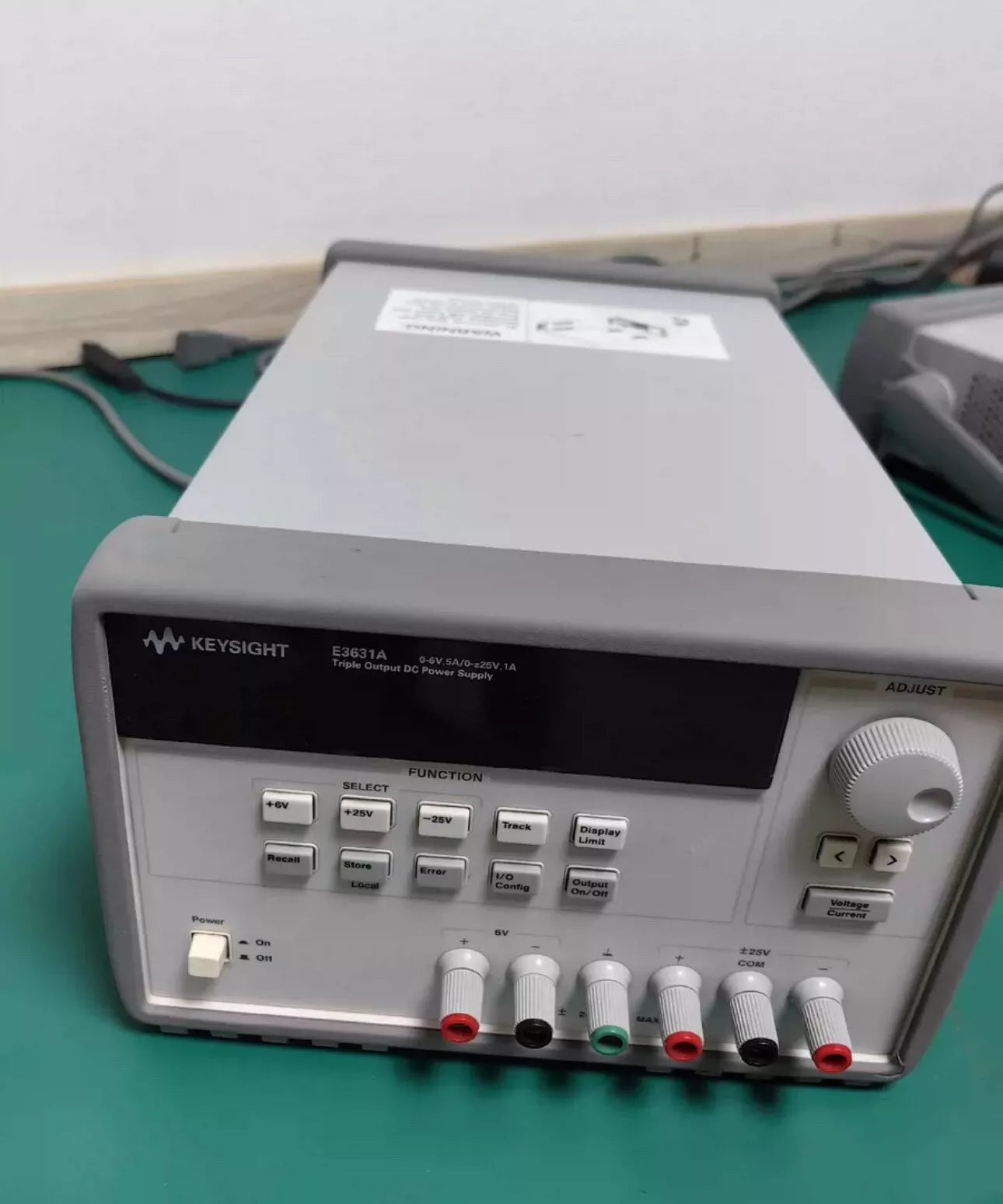 Agilent Keysight E3631A Triple Output DC Power Supply – XG eqpt